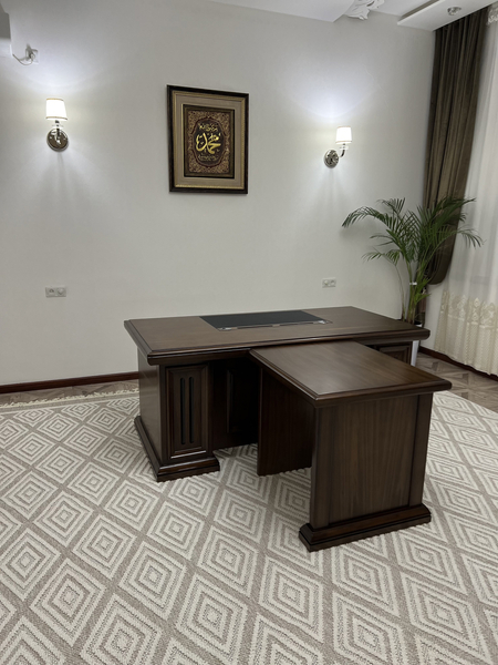 Ofis uchun mebel