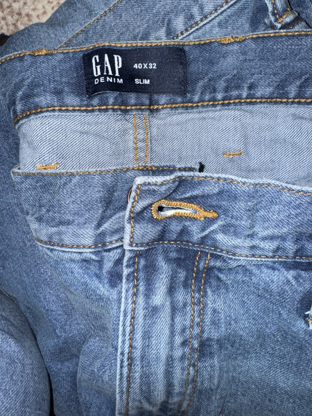 Джинсы от бренда GAP