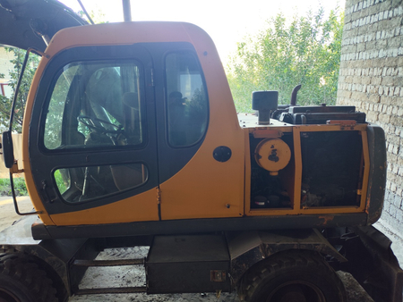 ekskavator 135 sroshna sotamiz