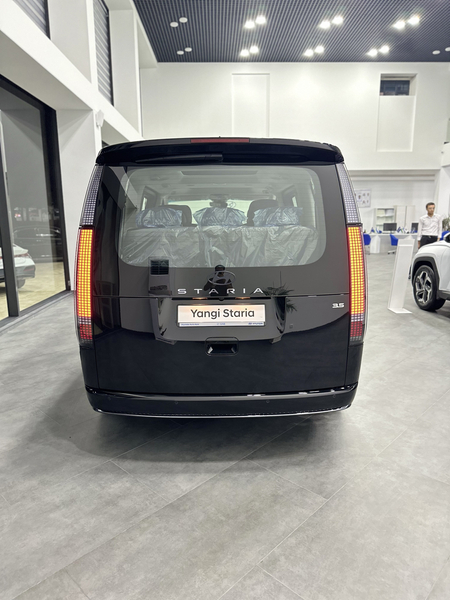 Hyundai Staria Luxe