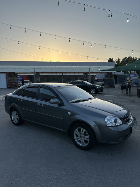 Ласетти 1.8 в идеальном состоянии.