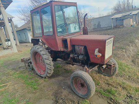T 25 traktor sotiladi