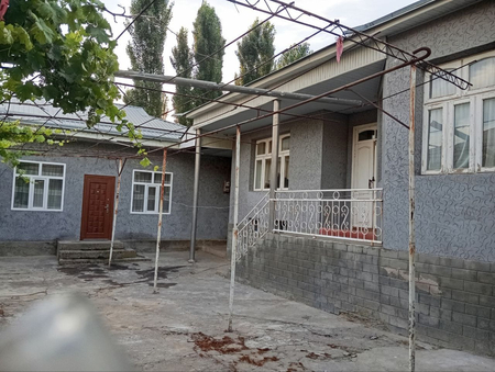 Uy sotiladi srochna