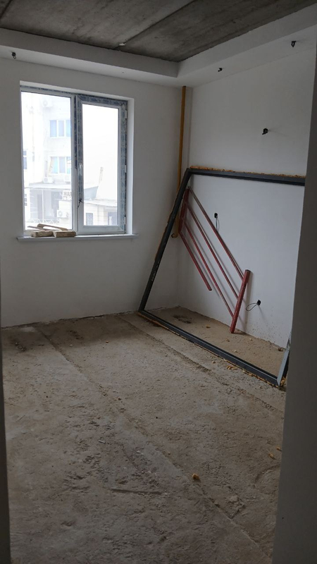 2 xonalik kvartira sotiladi 1-qavat podvali bilan