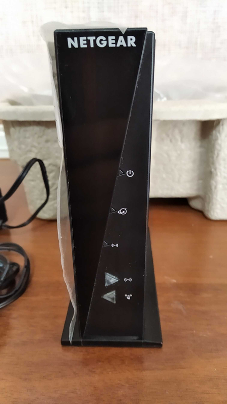 Продам WIFI роутер NETGEAR N300 model WNR2000v5.