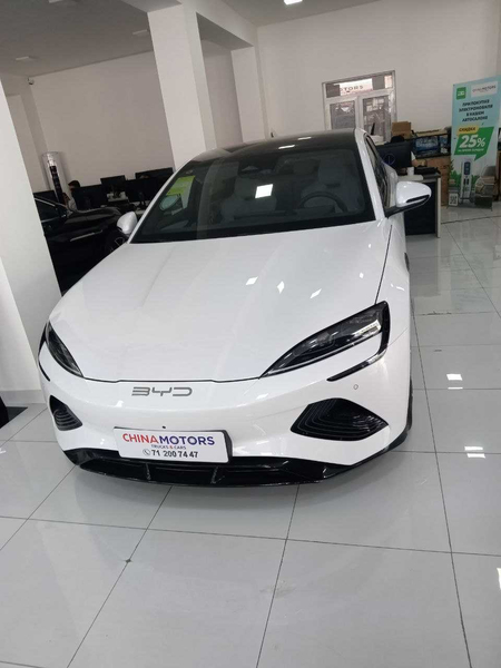 TESLA ni  RAQOBATCHISI  BYD Seal  2023  Polniy zaryadda 700 /km