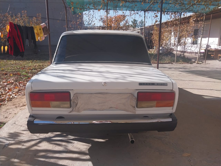 Vaz 2107 sotiladi