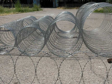 CББ, ЕГОЗА (колючая проволока)