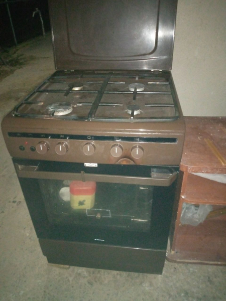 Oshxona gaz plitasi va elektr pech