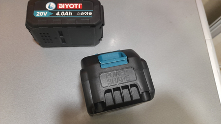 Аккумуляторы li-ion biyoti 4000AH 20Volt абсолютно новые 2шт +зарядка
