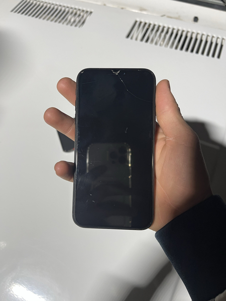 Iphone Xr sotiladi srocne