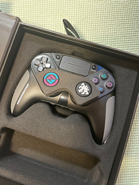 Pro controller от Thrustmaster для рс4,пс5(только пс4 игры) и пк