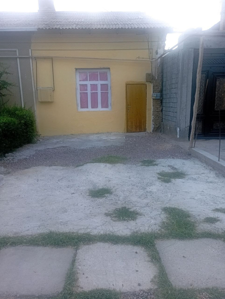 Uch qaramondan 2 km kirganda parvozda uy sotiladi