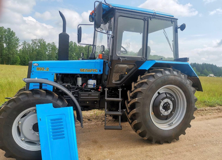 MTZ 892.2 traktor sotiladi