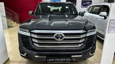 Toyota Land Cruiser 300 Luxury