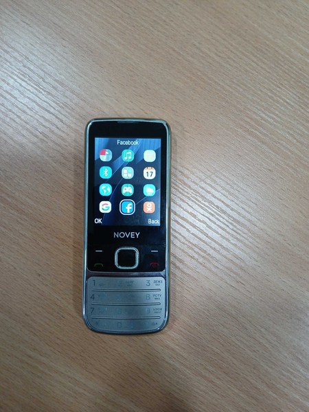 Novey 670 yangi telefon