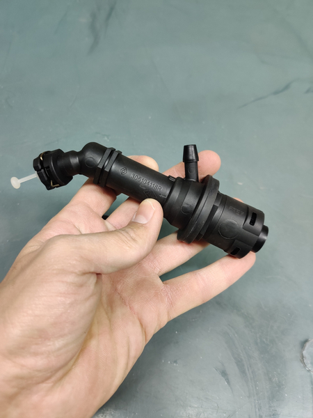 Lada Largus XRay главный цылиндр