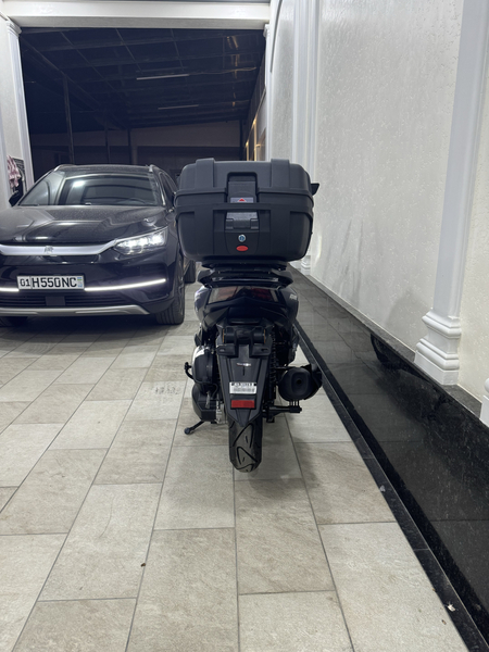 Скутер сотилади 180 куб
