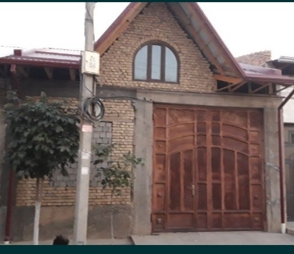 Hovli sotiladi uchastka