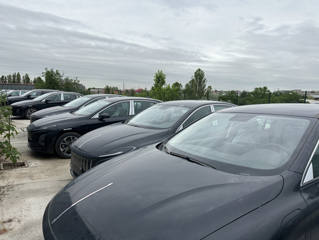 Hongqi E-QM5 450 km