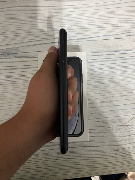 Iphone Xr 128 gb 75% batter