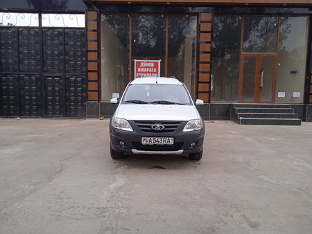Lada largus cros