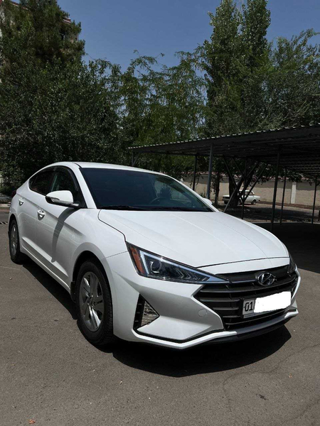 HYUNDAI ELANTRA 2020 г.в. белого цвета объем 1,6