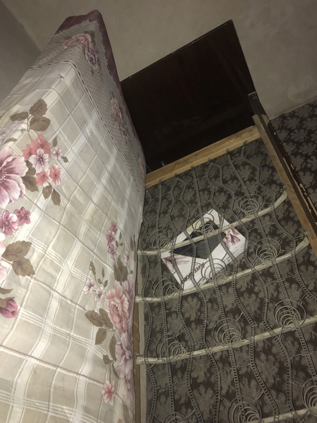 Yotoq uchun ikki kishilik divan