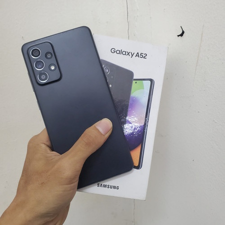 Samsung telefon sotiladi.