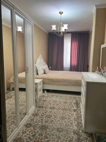 продается квартира на Сайраме 3 х комнатная