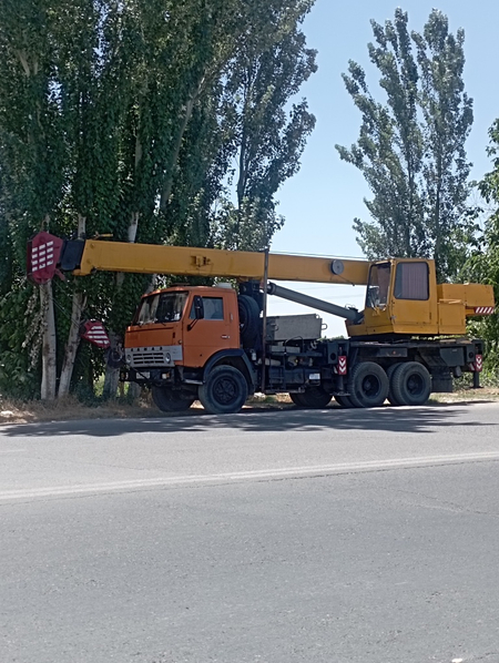 Kamaz avto kran sotiladi 25 tonnalg Galchanin ustanovka 2006 yili.