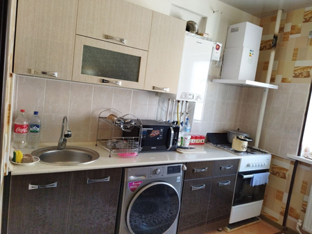 Sergeli 5a 2 xonali sotiladi metroga 150 metr