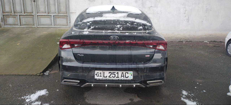 Автомобиль марки KIA K5