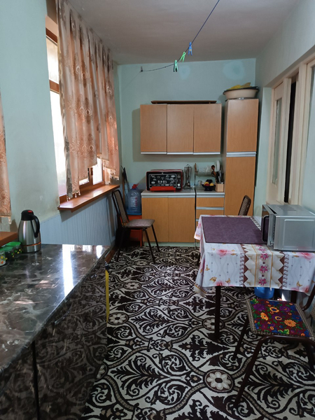 Shahar markazidan dom. Srochno sotiladi