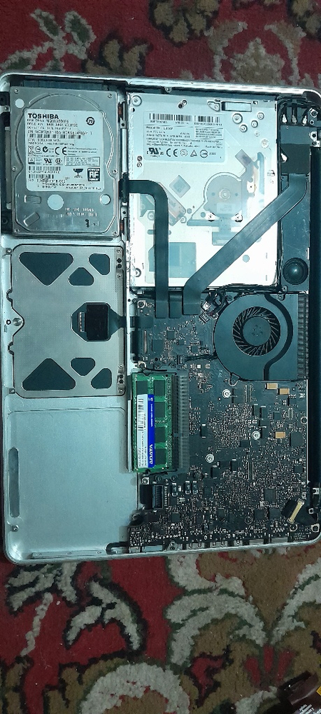 Mac Book Promaks sotiladi
