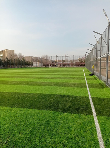 Stadion qurish suniy polya Gazon ustanofka.