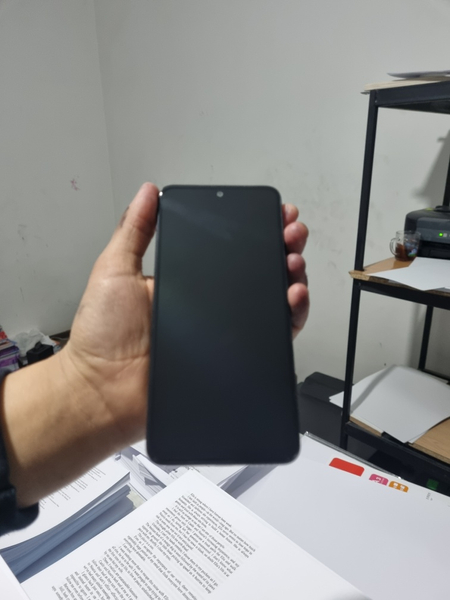 Redmi 11  ochilmagan yangi bir qoʻl karopka bor ideal tel barter bot