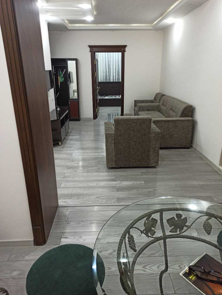 м.Буюк Ипак Йули ,около метро 2-комнатная 2/5 52 м² ремонт меб/тех
