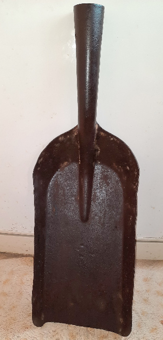 Продается совковая лопата от паровоза (антикварная)