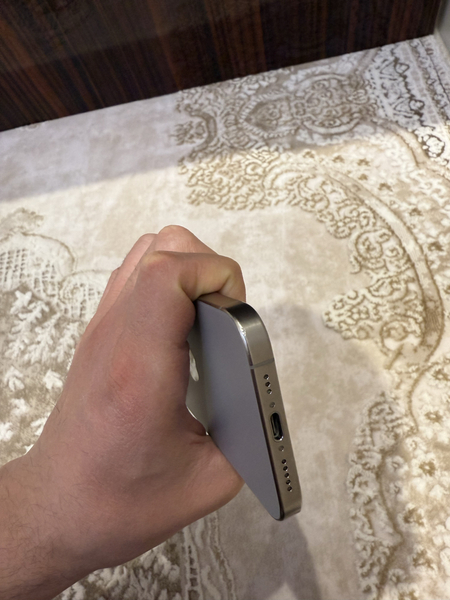 iphone 15 pro titan