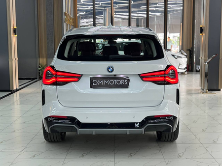 BMW IX3 RESTYLING (интерьер бордовый)

> Yili : 2023
> Elektromotor qu