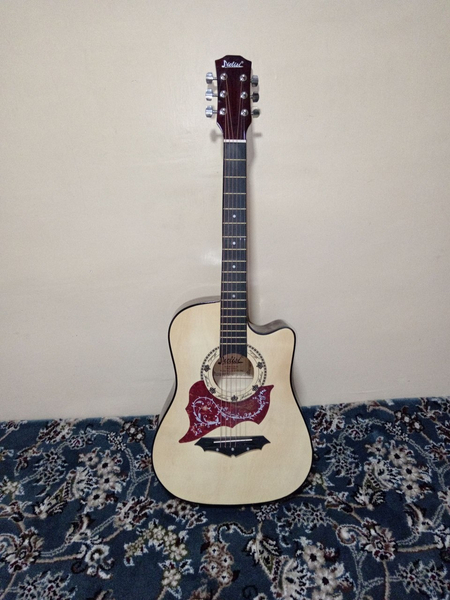 Gitara sotiladi arzon narxda