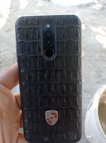 Telefon xolati yaxshi kelishamz narxi 500 ming sochma sotish kerak
