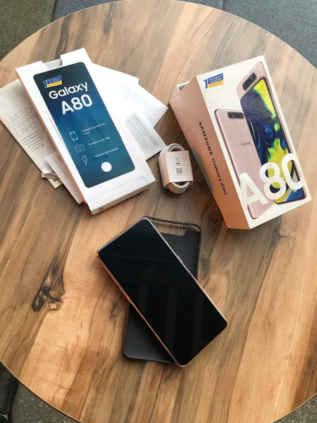 Продается Samsung Galaxy A80 в идеальном состоянии