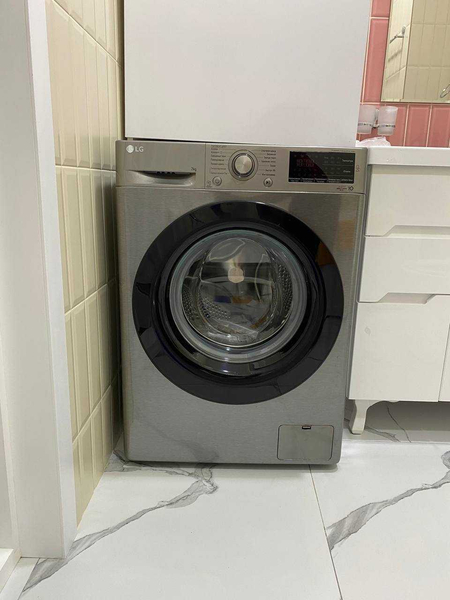 Продаю новую стиральную машину LG F2M5HS6S (7 кг)