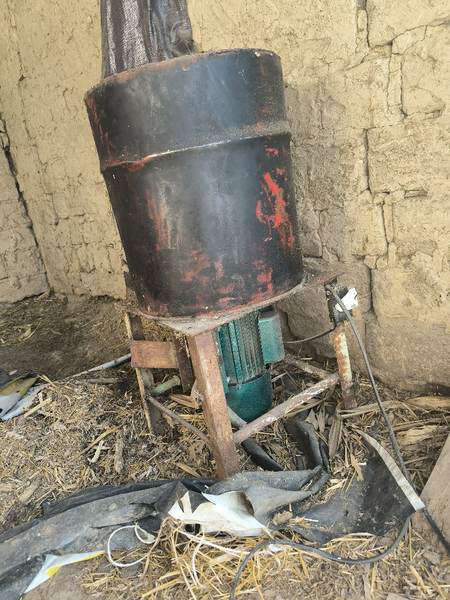 Drabilka makka poyasi soʻtali donni maydalab beradi