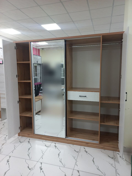 Шкаф Купе с распашными дверями