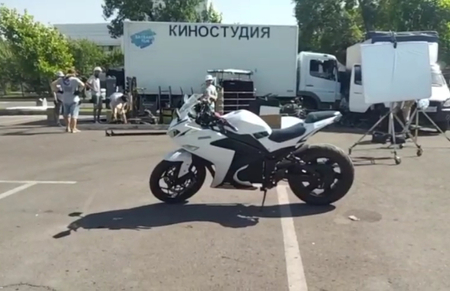 Электромотоцик Yamaha R3 5000ват 100Ампер Литионная батарея Срочно