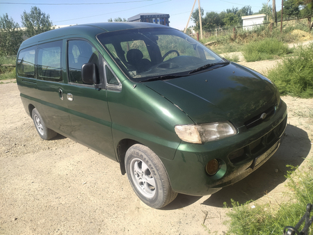 Продается Hyundai starix. Машина на уверенном ходу.