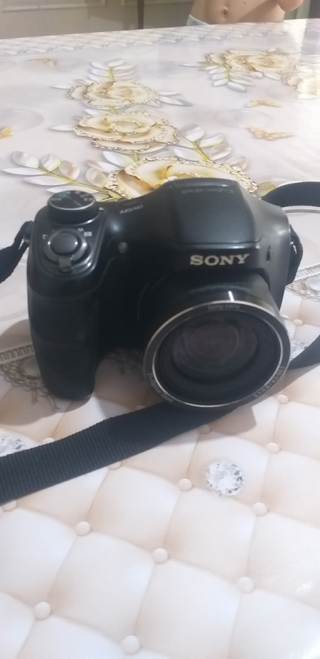 Фотоаппарат сотилади. SONY DSC H100